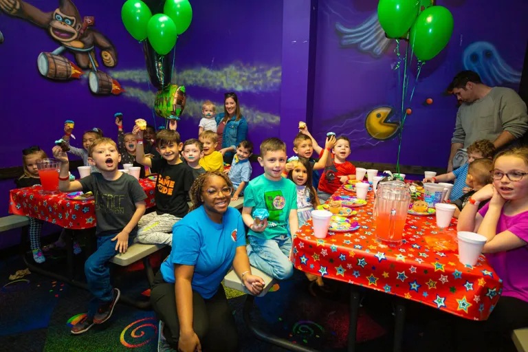 Fun Warehouse - Internet Reservations by Meriq