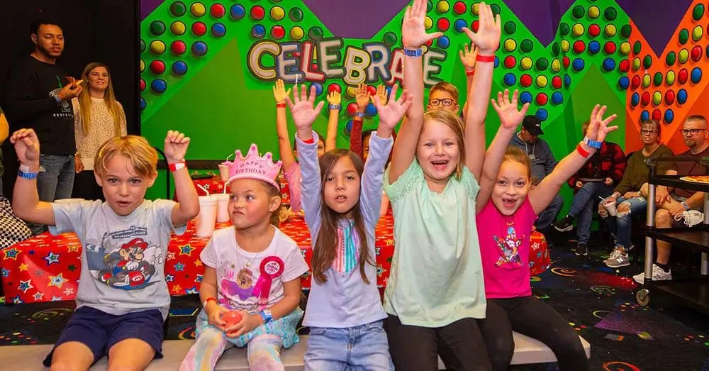 Fun Warehouse - Internet Reservations by Meriq